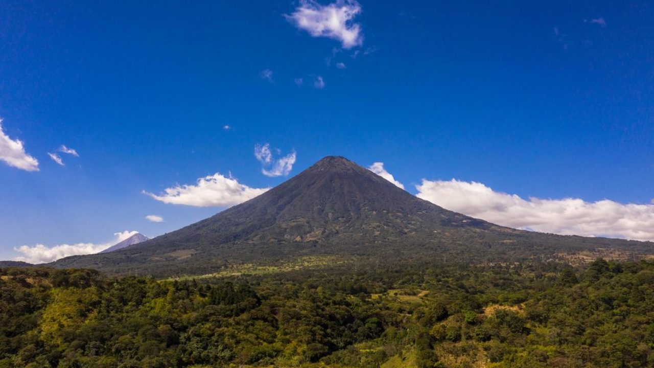 Volcan De Agua Antigua A View Of Volcan De Agua And Antigua From Our